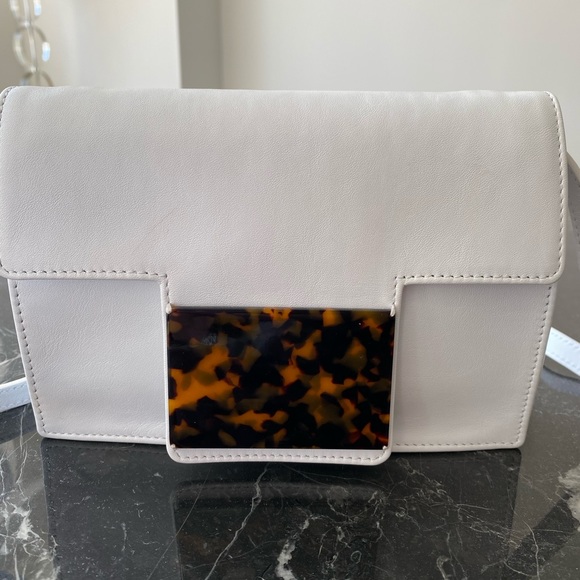 Montunas | Bags | Elegant White Crossbody Bag With Tortoise Shell ...